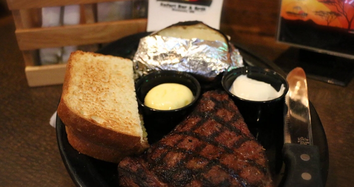 Safari Bar & Grill – Experience The Wild Side!